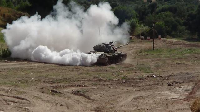 Στρατιωτικοί ξενάγησαν τις οικογένειες τους στο στρατόπεδο της 96 ...