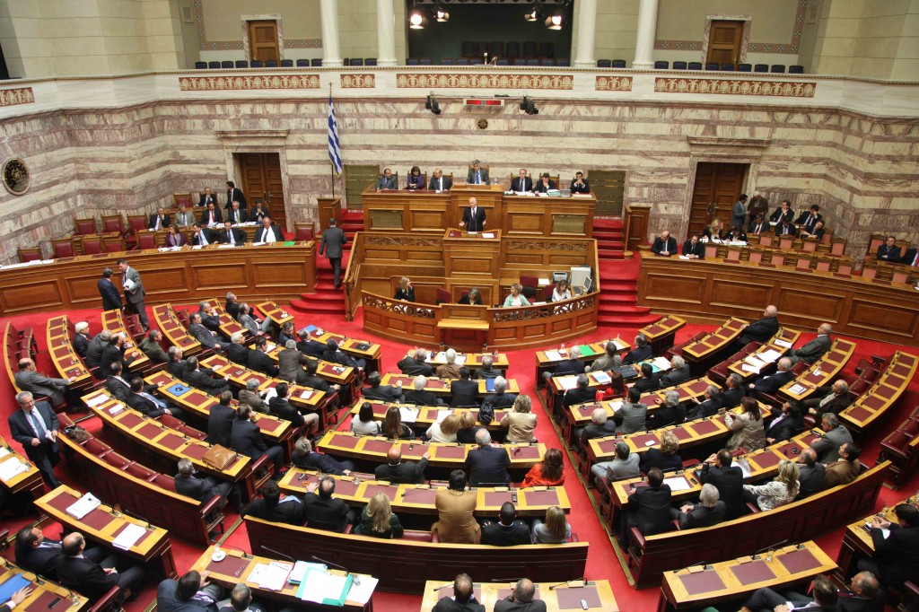 21 γαλάζιοι βουλευτές «καρφώνουν» τον Καραβίτη – Ζητούν καταλογισμό ...