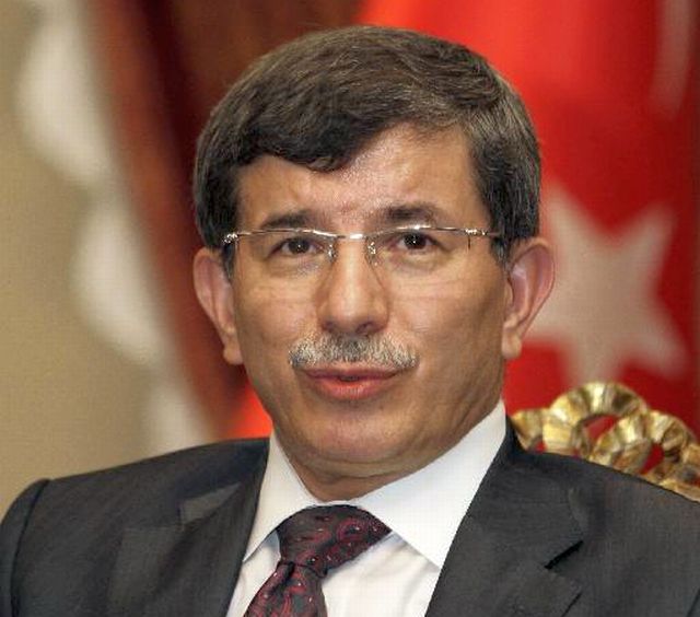 “Πύργος από τραπουλόχαρτα” η τουρκική οικονομία; – Ο Νταβούτογλου ...