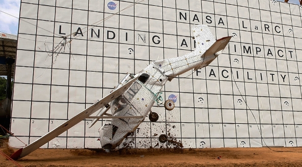 Δείτε το Crash Test της NASA που επιχειρεί να εξηγήσει τι συνέβη στο ...