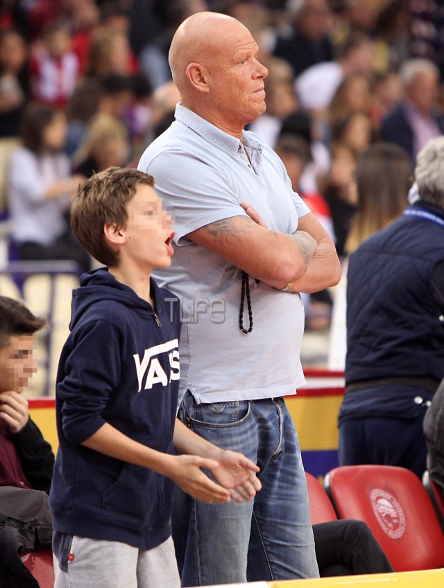 Ο Τζώνη Καλημέρης με τον γιο του στο γήπεδο! – Pronews.gr