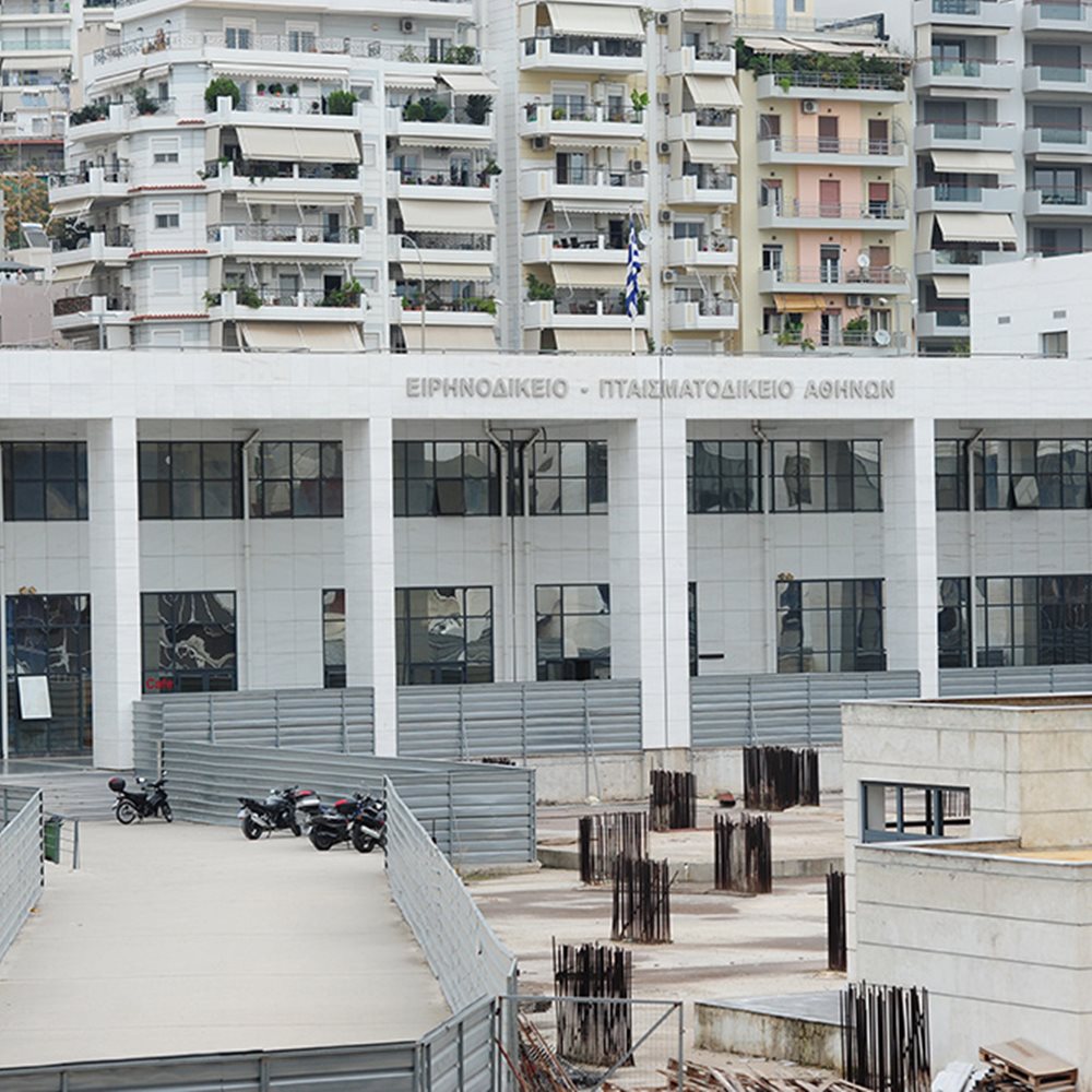 Επεισόδια στο Ειρηνοδικείο: Πιάστηκαν στα χέρια μέλη κινήματος και ...