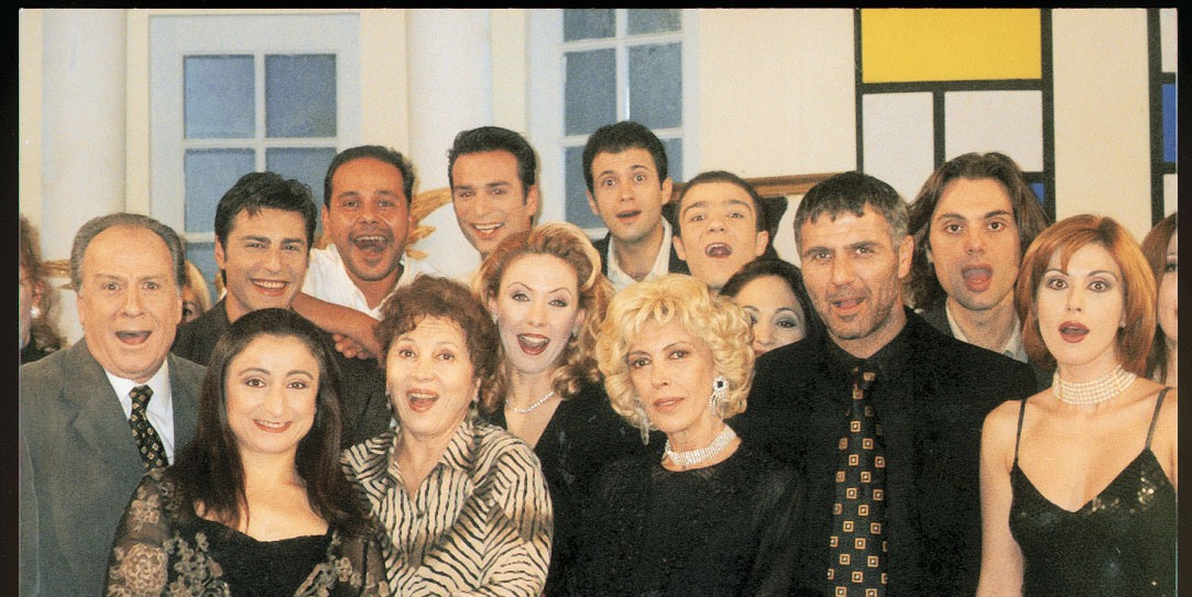 «Δυο Ξένοι»: Πώς η εγκυμοσύνη της Ε.Παπούλια άλλαξε τη σειρά – Η ...