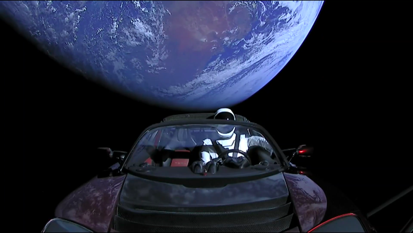 Η εντυπωσιακή βόλτα ενός κόκκινου Tesla roadster στο διάστημα (βίντεο ...