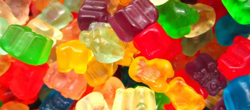 Βίντεο: Αυτή είναι η αλήθεια για τα αγαπημένα μας ζελεδάκια – Ο τρόπος ...