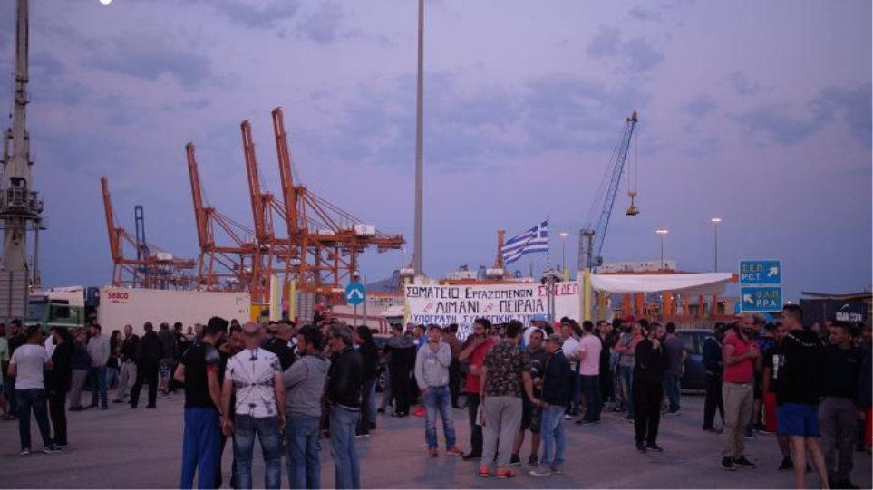 Πειραιάς: Απεργία στις προβλήτες ΙΙ και ΙΙΙ της Cosco λόγω εσωτερικών ...