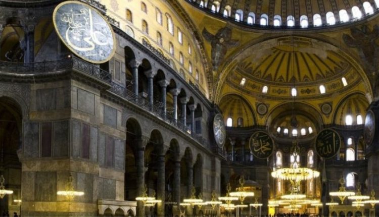 Η σφραγισμένη πύλη της Αγιά Σοφιάς – Μύθοι και θρύλοι για την Άλωση της ...