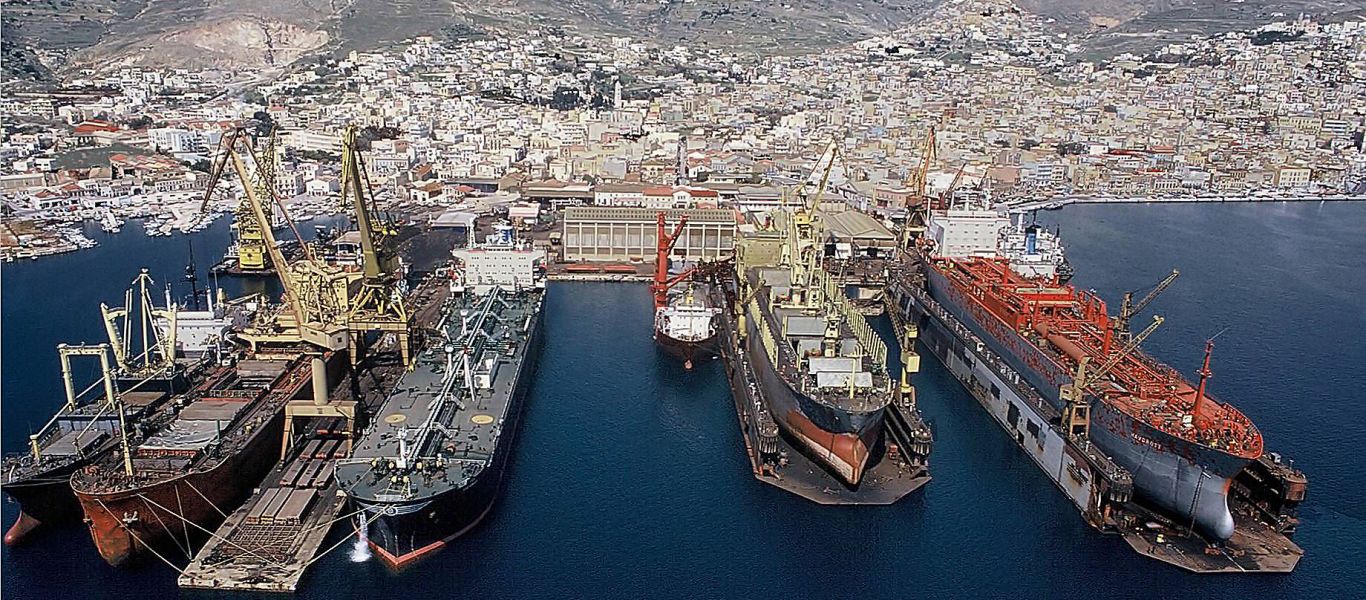 Επισκευάζεται το μεγαλύτερο πλοίο που υπήρξε ποτέ στα Ναυπηγεία Σύρου ...