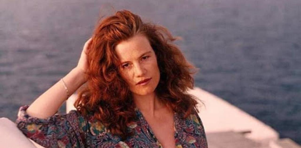 Η Αθηνά Παππά εξομολογείται: «Ανέβηκα πάνω στο καπό του αυτοκινήτου ...