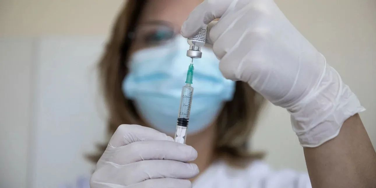 Από εμβόλιο σε… εμβόλιο: Η Εθνική Επιτροπή αποφάσισε ποιοι θα ...