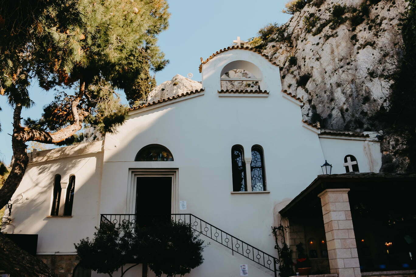 Μητροπολίτης Αργολίδος: Απάτη τα… θαύματα στο εκκλησάκι των Αγίων ...