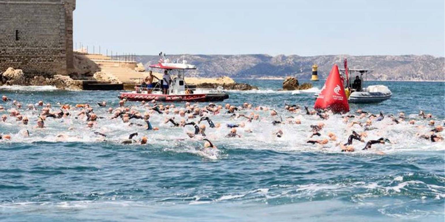 Τρόμος σε αγώνα ανοιχτής θαλάσσης στη Μασσαλία: Μέδουσες επιτέθηκαν σε ...