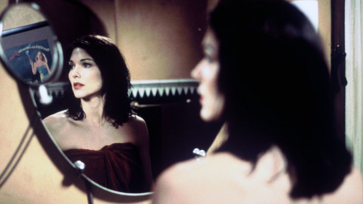 Πώς είναι σήμερα η Laura Harring που χόρεψε τον πιο αισθησιακό χορό ...