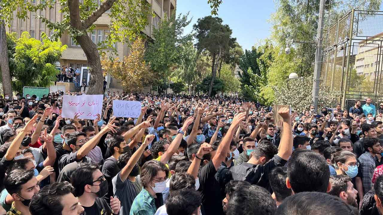 Ιραν – Θάνατος της Μαχσά Αμινί: Ποδοσφαιριστής ξύρισε το κεφάλι του για ...