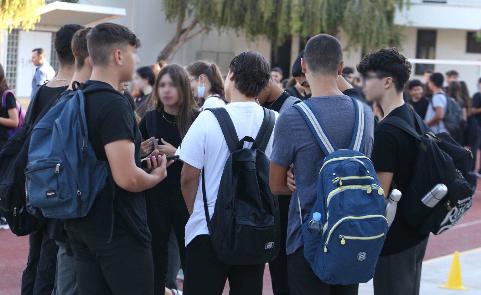 Κύπρος: 41χρονη μητέρα επιτέθηκε σε μαθήτριες – Καθηγητής έπιασε μαθητή ...
