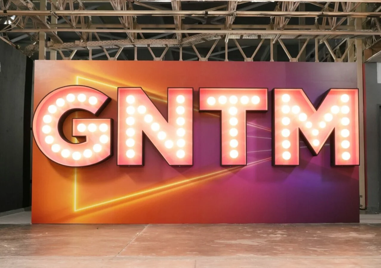 GNTM5: Το μάθημα pole dancing και η σέξι δοκιμασία στο ντους που έκρινε την αποχώρηση (βίντεο ...