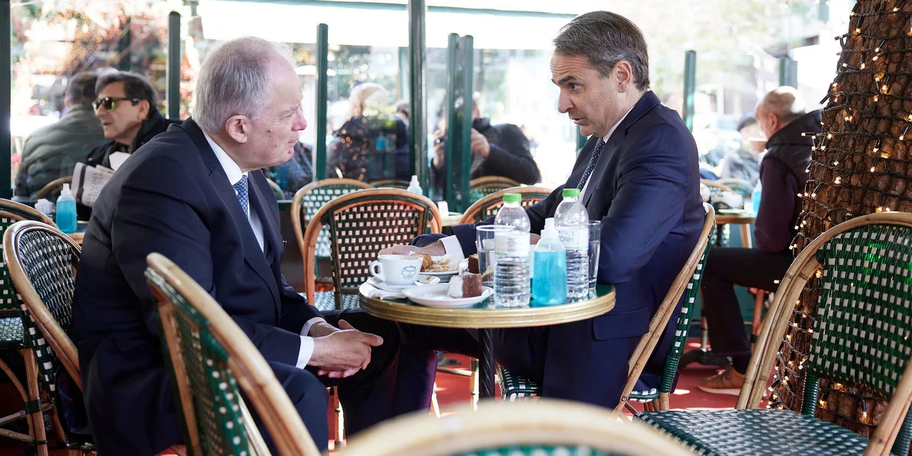 Κ.Μητσοτάκης: Για καφέ στο Κολωνάκι με τον Κώστα Τασούλα που έχει παλιό ...