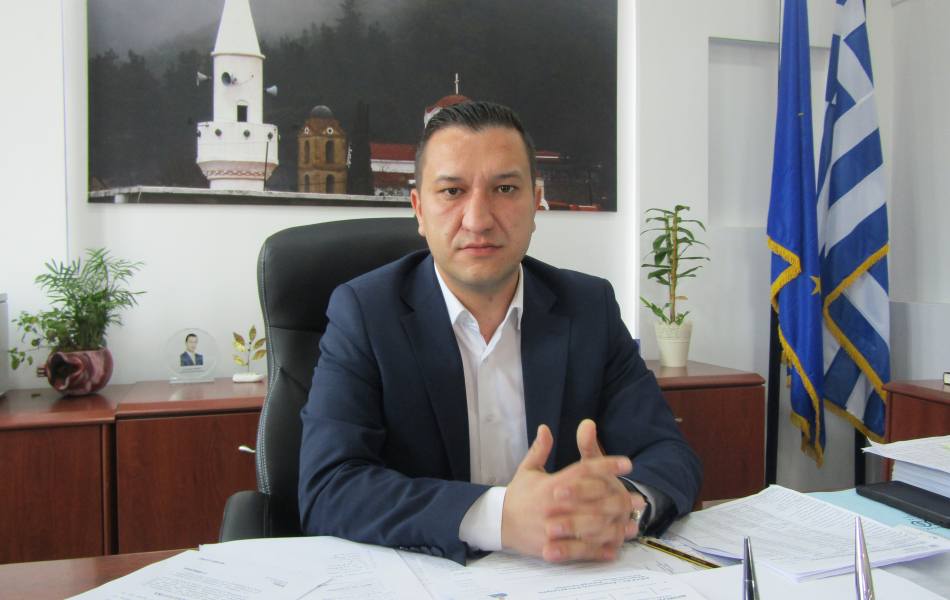 Περίεργα πράγματα: Ο δήμαρχος Ιάσμου Ο.Μουμίν παρατείνει την πληρωμή ...