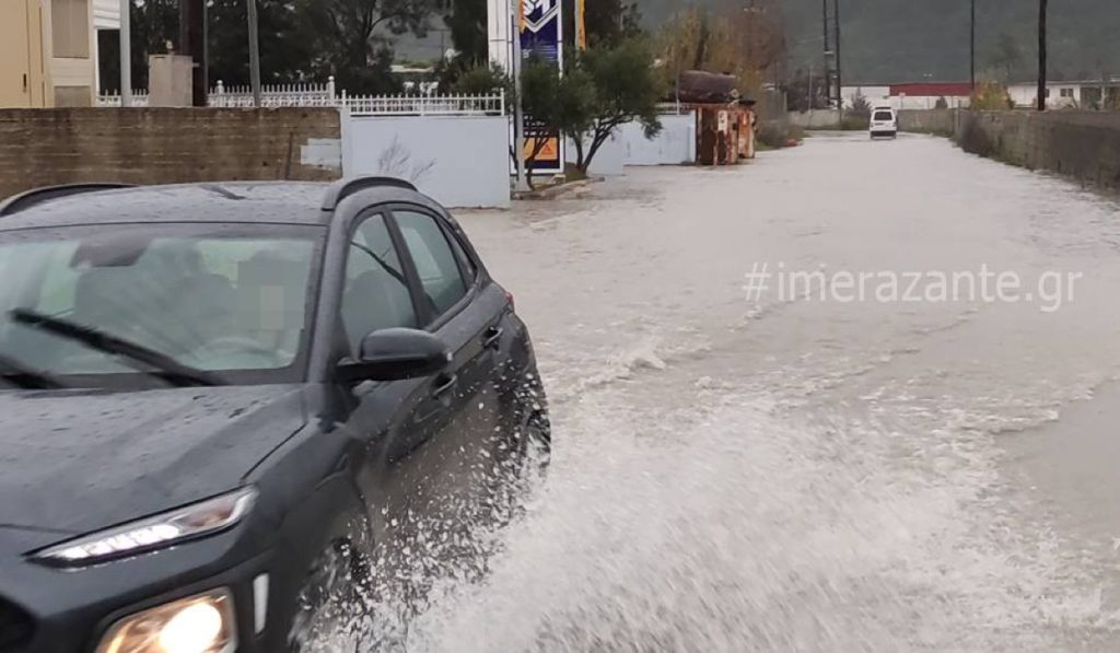 Κακοκαιρία: Κατολίσθηση στη Ζάκυνθο – Τμήμα από βουνό πέρασε μέσα από ...