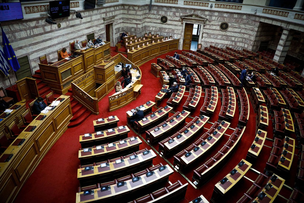 Βουλή: Υπερψηφίστηκε μετά από μία πολύωρη συνεδρίαση η τροπολογία για ...