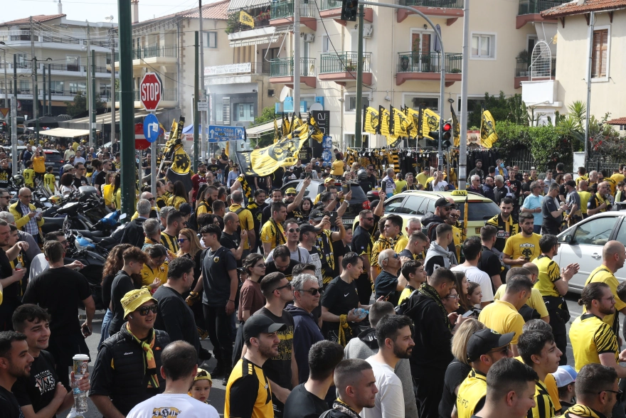 ΑΕΚ: Πλήθος οπαδών έξω από την OPAP Arena για το παιχνίδι «τίτλου» με ...