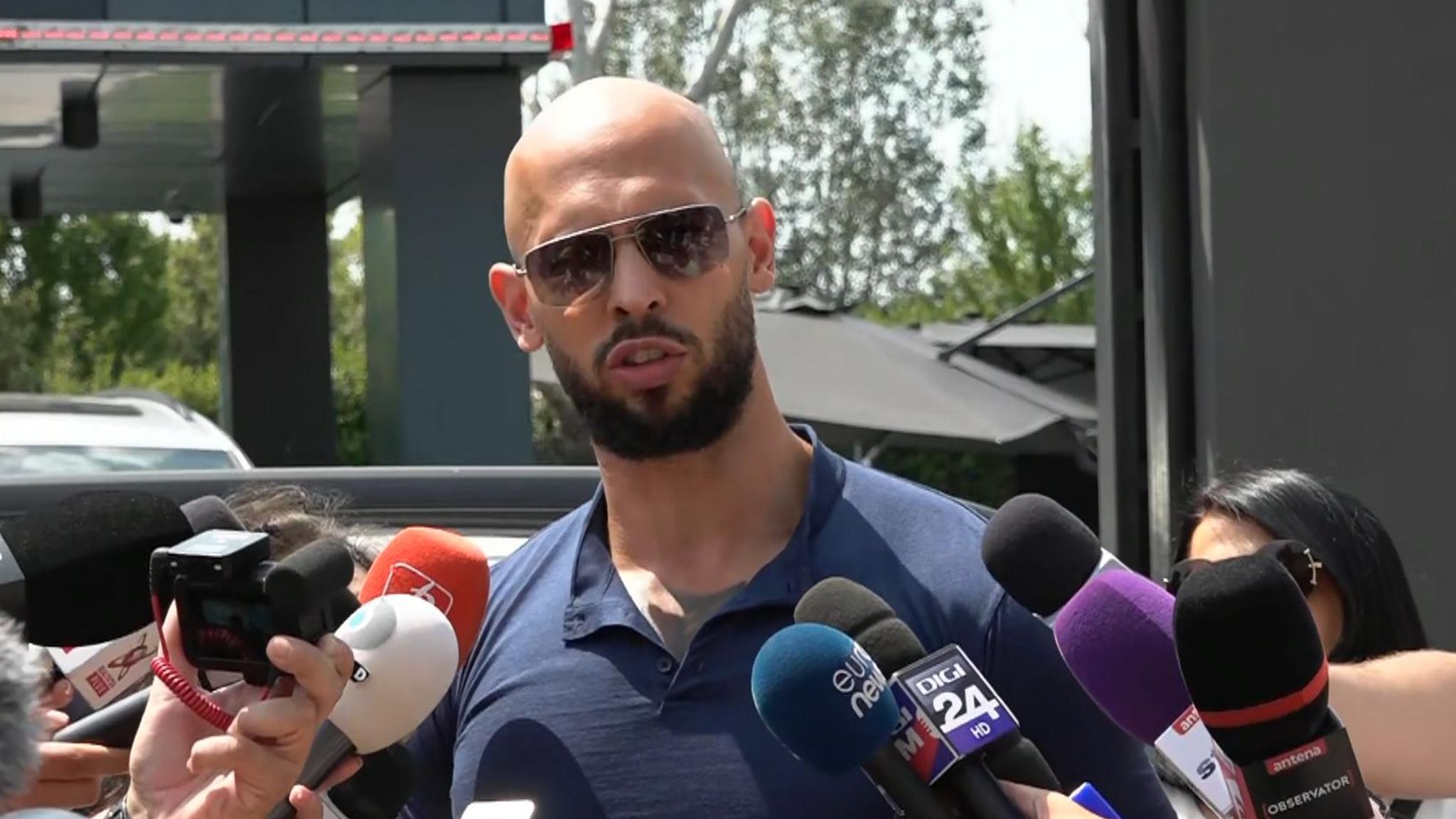 Αφέθηκε ελεύθερος ο Άντριου Τέιτ – Ήρθη ο κατ’ οίκον περιορισμός του ...