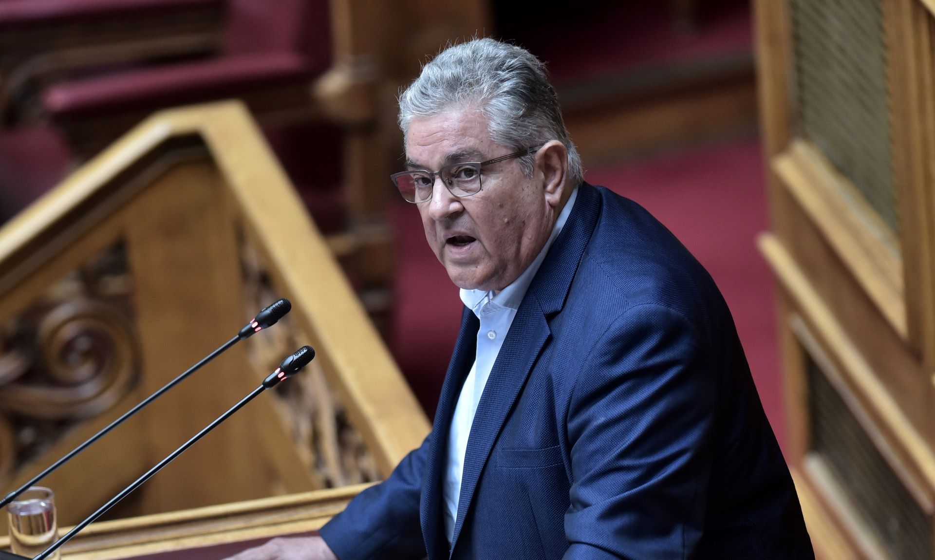 Στη Ν.Ιωνία ψήφισε για τις αυτοδιοικητικές εκλογές ο Δ.Κουτσούμπας ...
