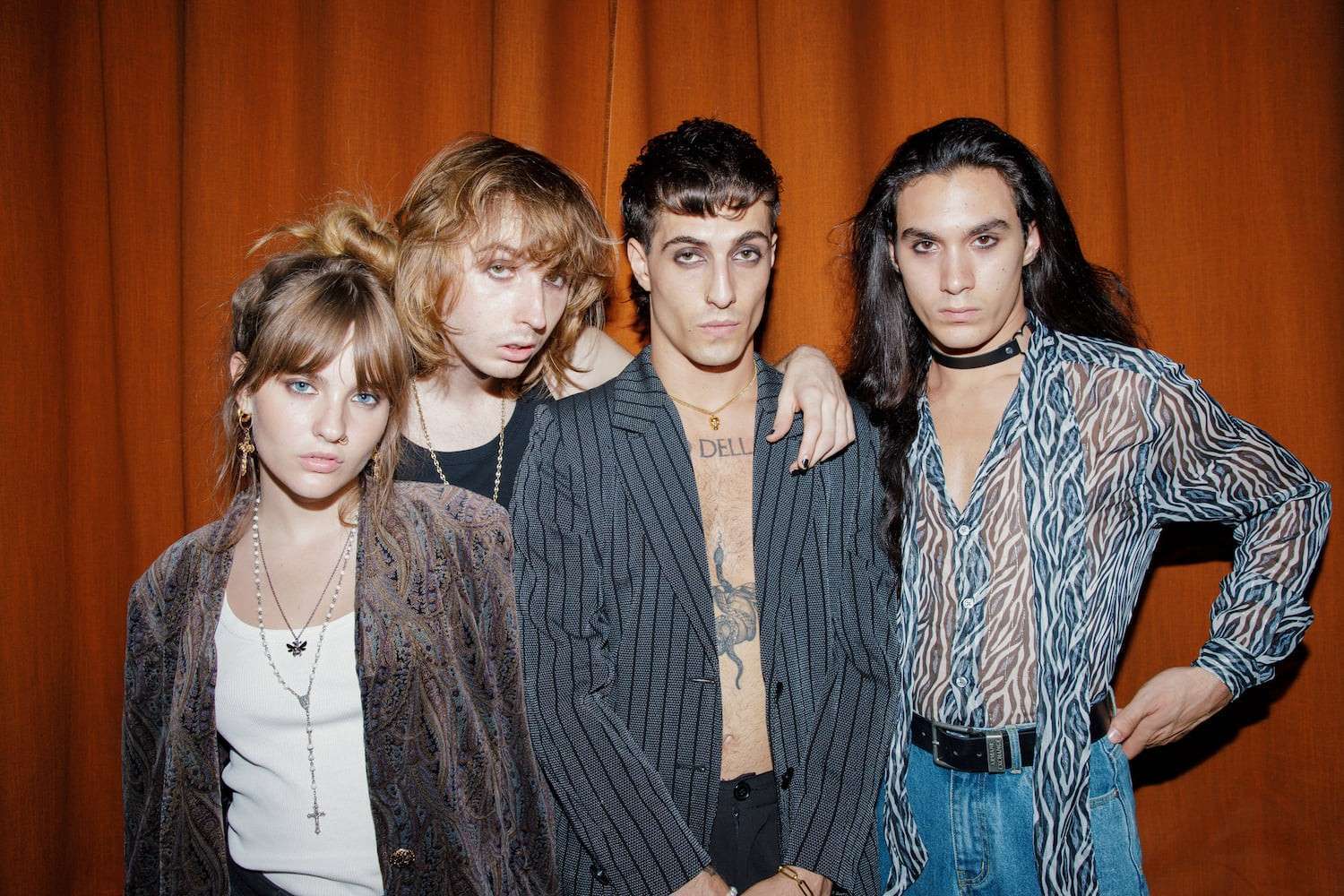 Maneskin: Το ιταλικό συγκρότημα προκαλεί ξανά – Η Βικτόρια και ο Ίθαν ...