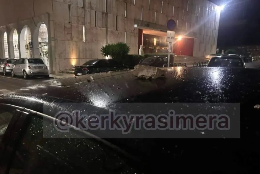 Κακοκαιρία στην Κέρκυρα: Πλημμύρισαν οι δρόμοι από τη βροχόπτωση (φώτο ...