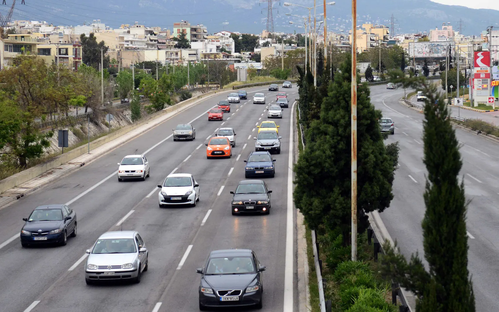 Αλλάζουν οι πινακίδες κυκλοφορίας στα αυτοκίνητα – Πώς θα είναι οι νέες ...