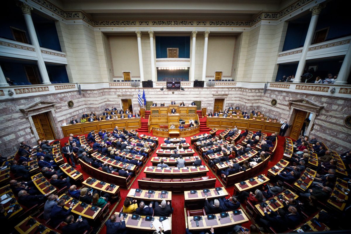 Συζήτηση νομοσχεδίου για τα ομοφυλόφιλα ζευγάρια: Στη Βουλή ο Γ ...