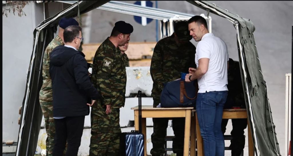 Ο Σ.Κασσελάκης «ξαναχτυπά» με νέο βίντεο πριν παρουσιαστεί στον στρατό ...