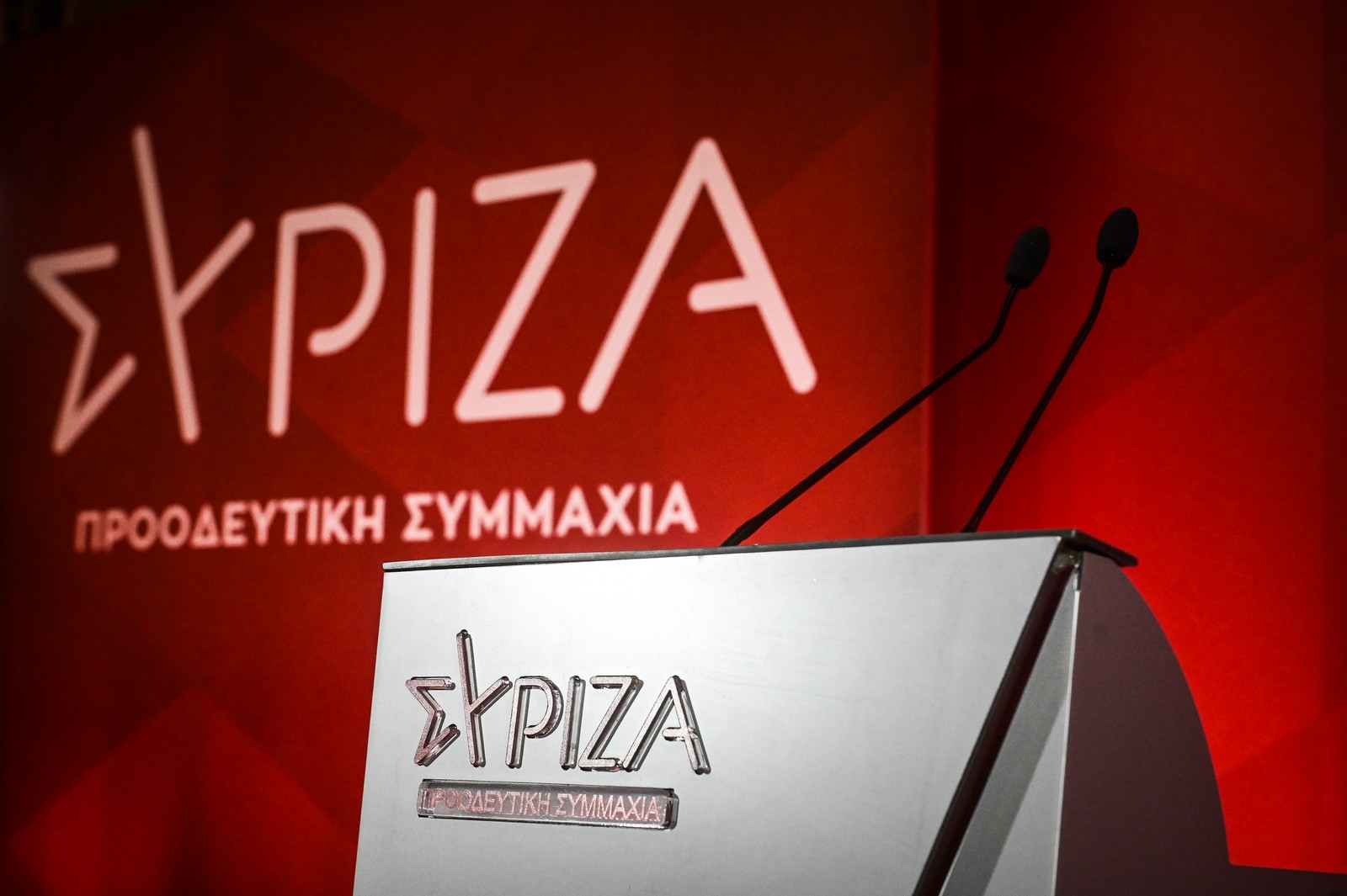 Η ανακοίνωση του ΣΥΡΙΖΑ για τις παραιτήσεις Σ.Παπασταύρου και Γ ...