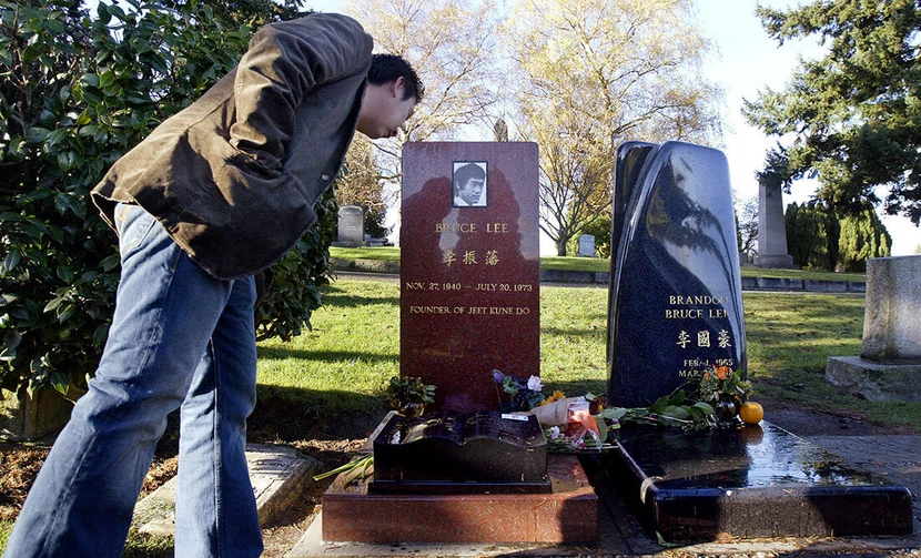 Ο αιφνίδιος θάνατος του Μπρους Λι: Οι θεωρίες συνωμοσίας και η αλήθεια ...