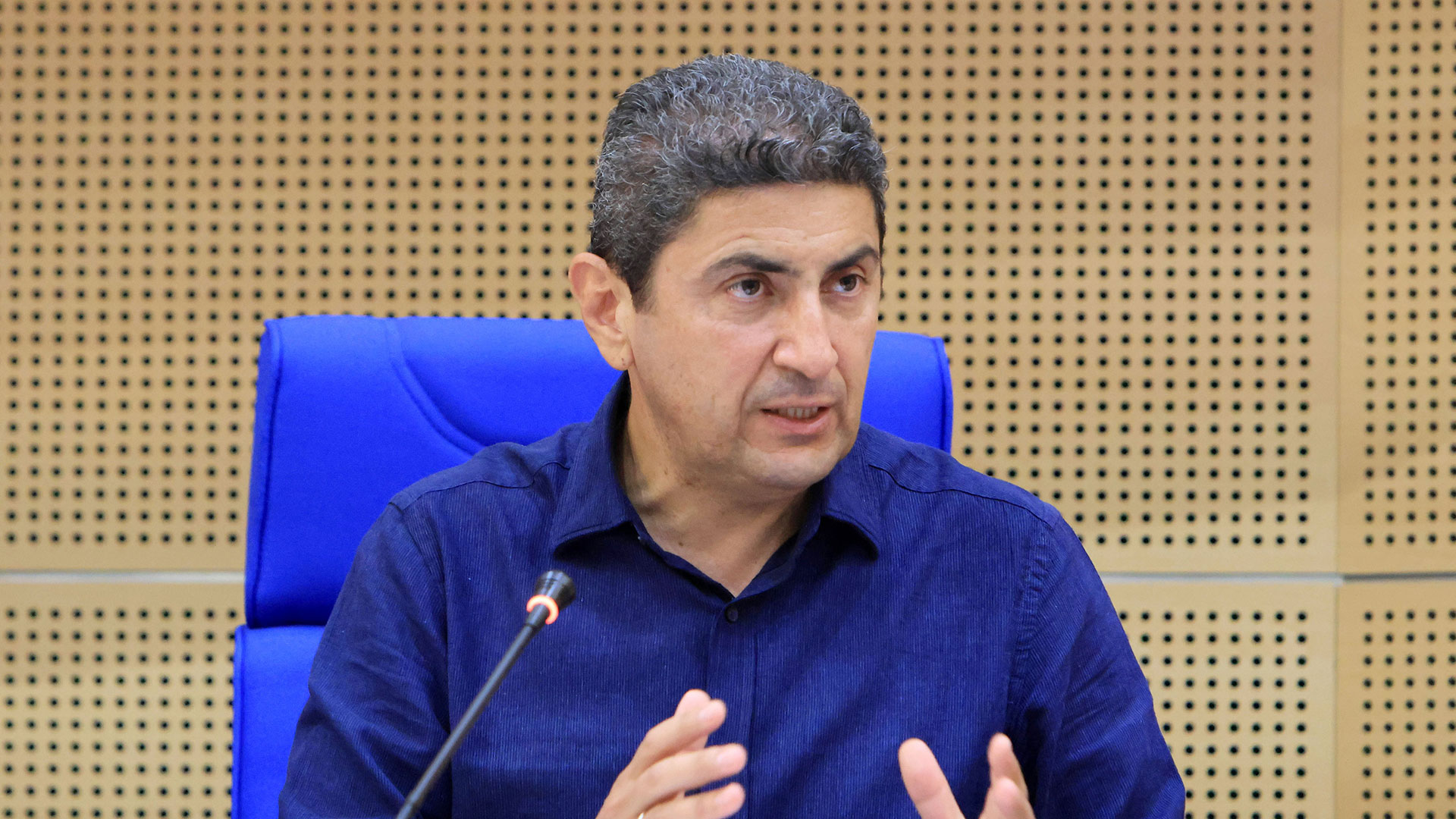 Τι λέει ο υπάλληλος του «Ελ. Βενιζέλος» για τον Λ.Αυγενάκη: «Μου ...