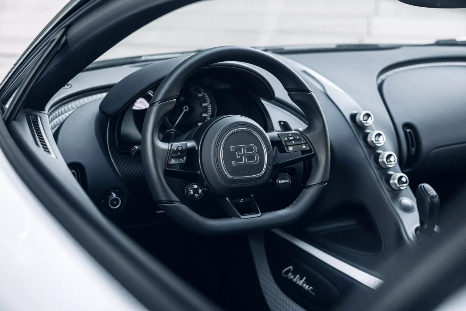 Bugatti Centodieci, μπας και σου περισσεύουν καμιά 15αριά ‘μύρια ...