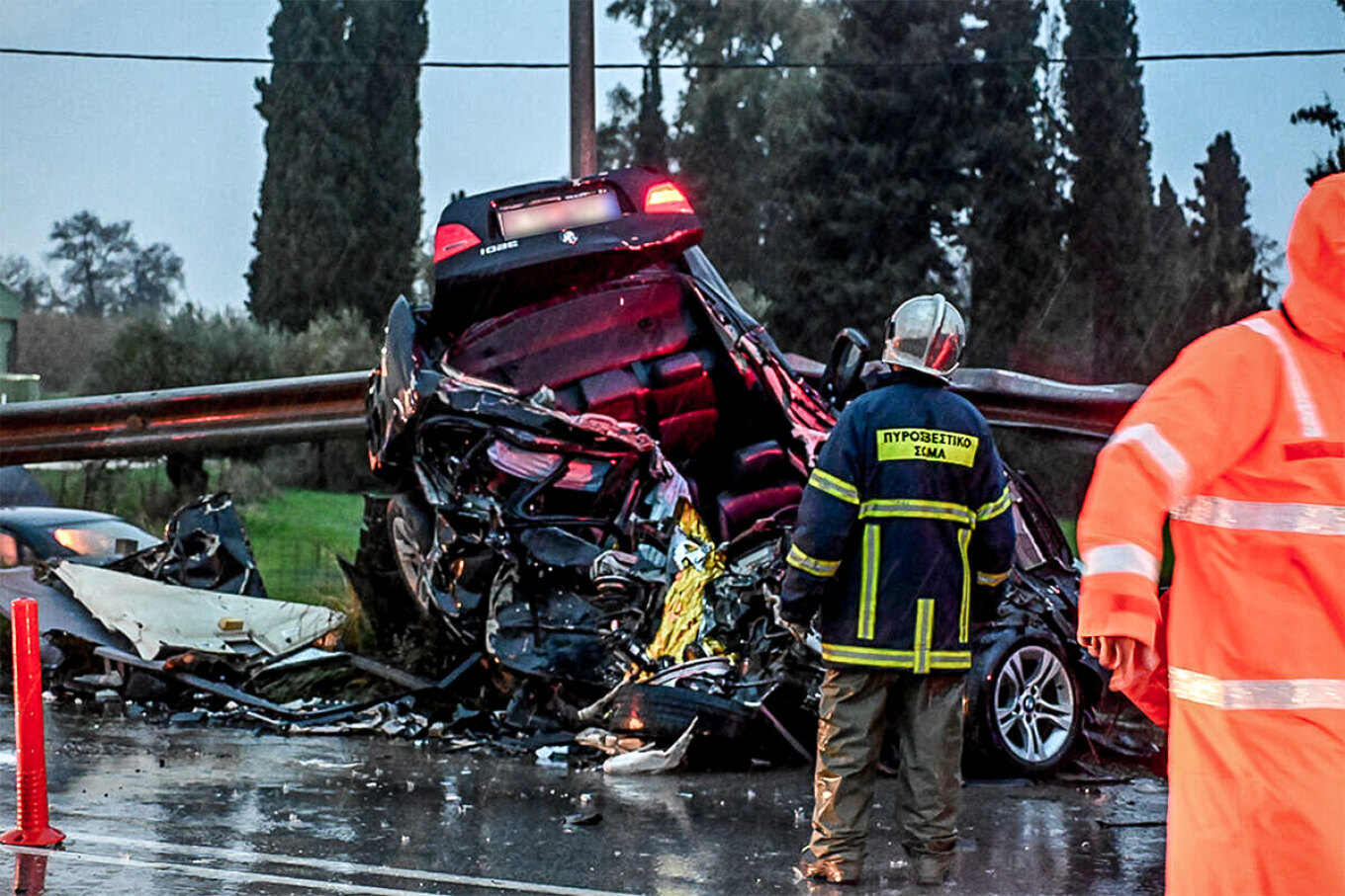 Τροχαίο στην Ε.Ο. Πατρών-Πύργου: Χαροπαλεύει ο 25χρονος οδηγός ...