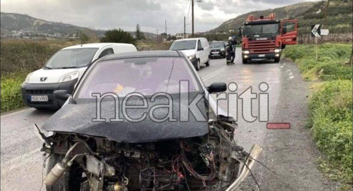 Σφοδρή σύγκρουση δύο αυτοκινήτων στην Κρήτη -Στο νοσοκομείο με βαριά ...