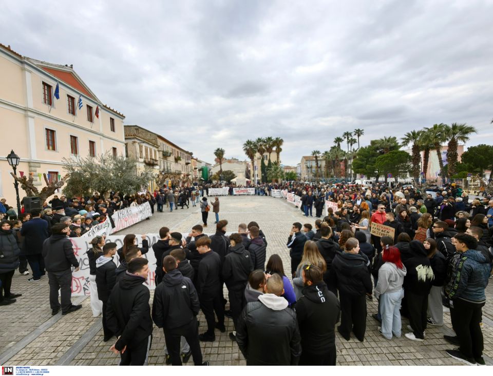 Σε εξέλιξη τα συλλαλητήρια για τα Τέμπη σε Ναύπλιο και Αίγιο (φωτο ...