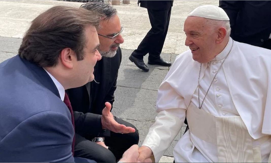 Κυριάκος Πιερρακάκης για τον Πάπα Φραγκίσκο: «Υπήρξε ένθερμος ...