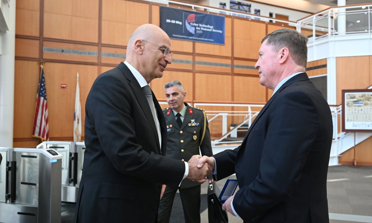 Ο Νίκος Δένδιας επισκέφθηκε το Εργαστήριο Lincoln Lab του Πανεπιστημίου ...