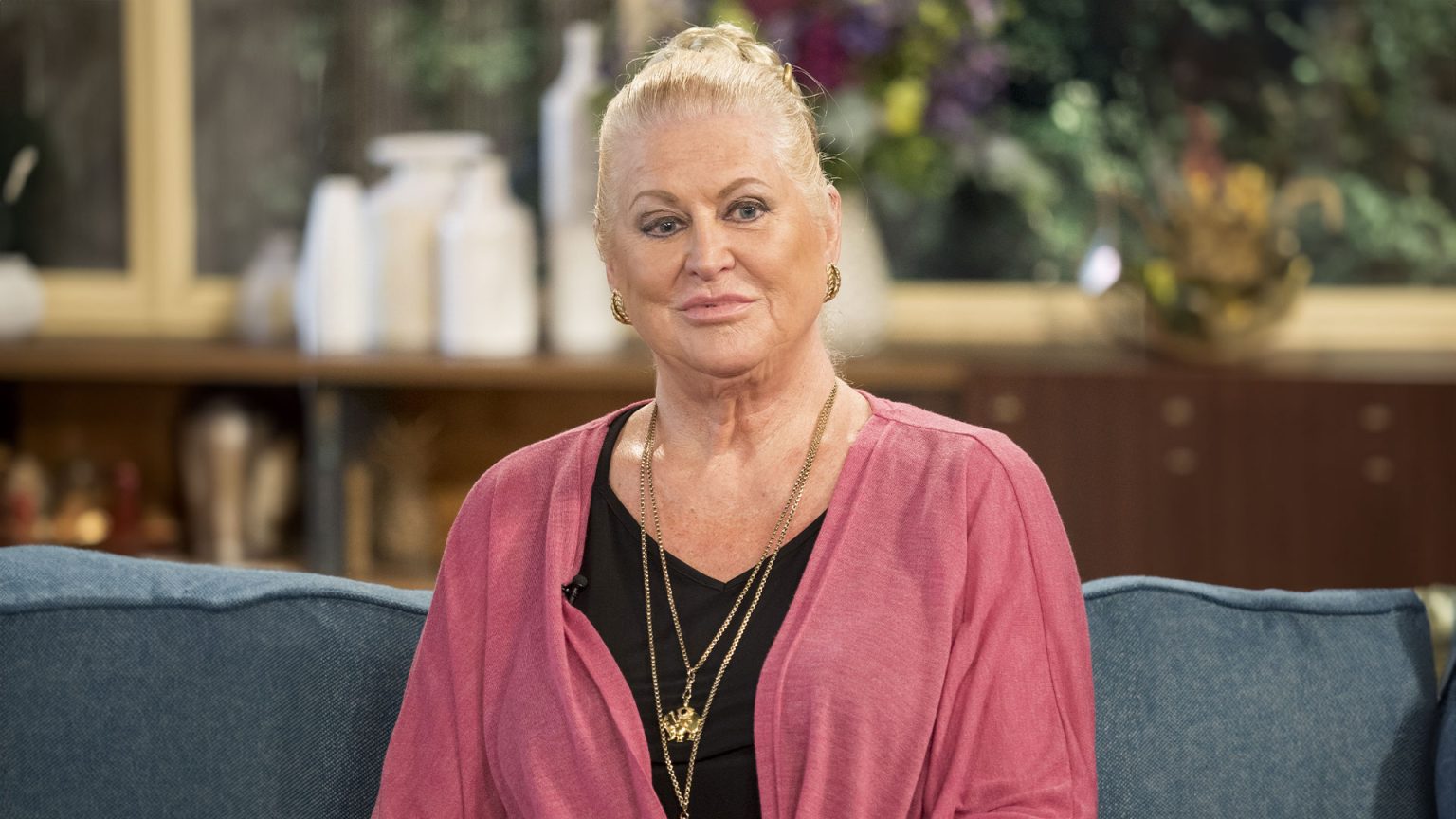 Kim Woodburn: «Έφυγε» από τη ζωή σε ηλικία 83 ετών η παρουσιάστρια του ...