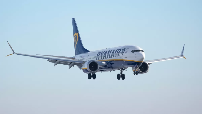 Βίντεο: «Πανικός» σε πτήση της Ryanair από… λάθος συναγερμό για φωτιά – Επιβάτες πήδηξαν από το ...