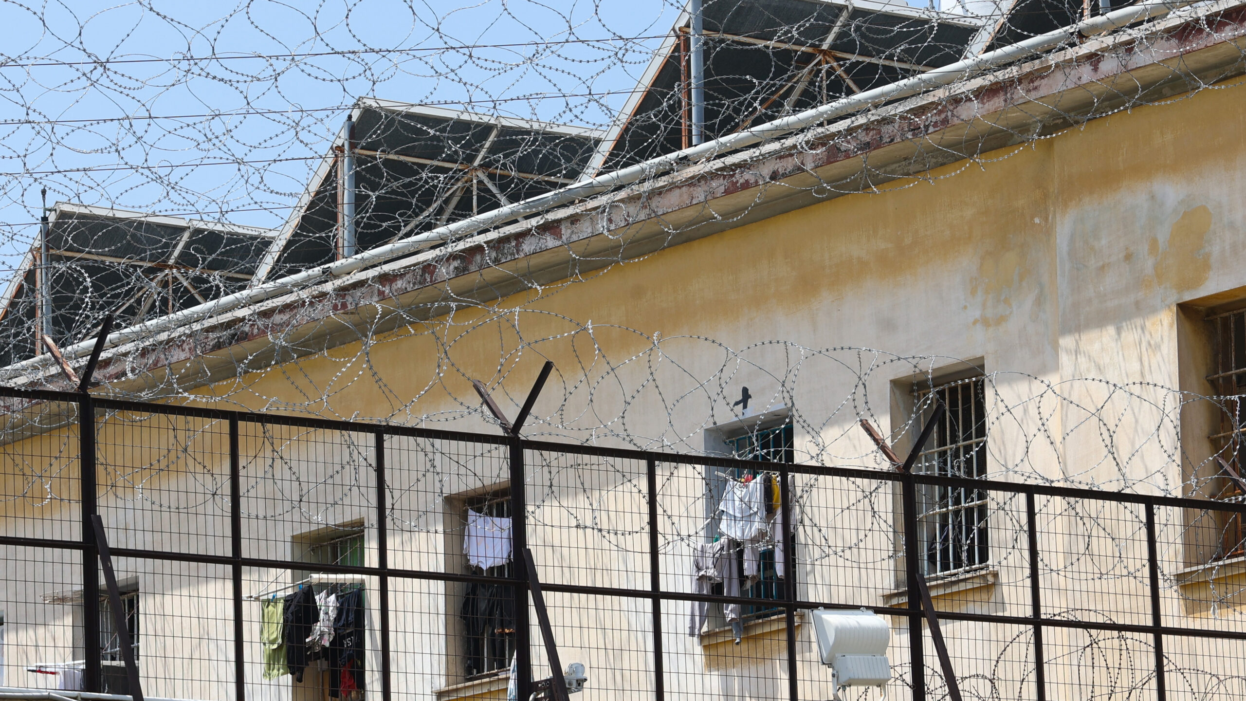 Μεγάλη επιχείρηση της ΕΛ.ΑΣ. στις φυλακές Κορυδαλλού: Kατασχέθηκαν ...