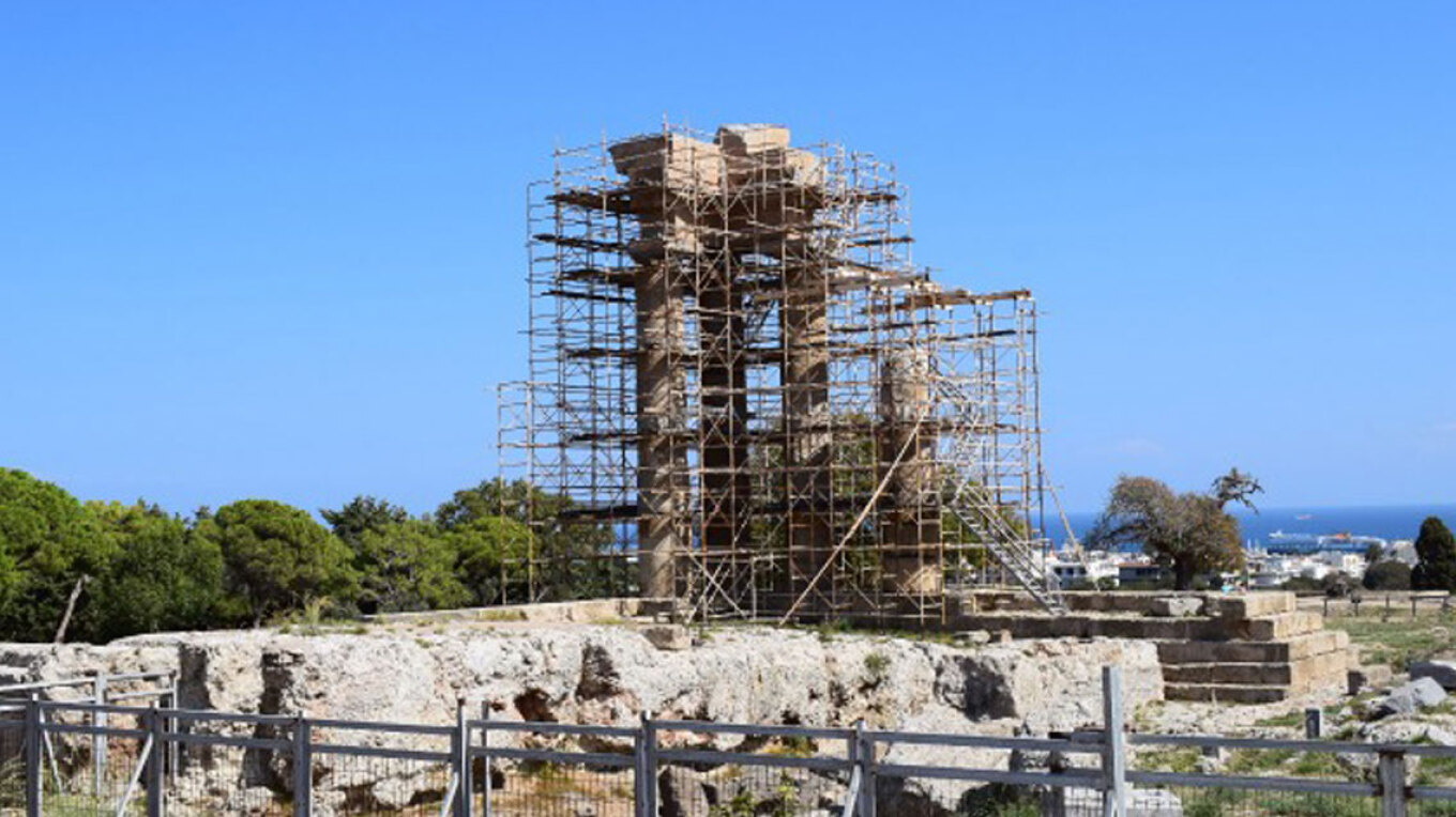 Σε εξέλιξη το έργο αποκατάστασης του Ιερού του Πύθιου Απόλλωνος στην ...