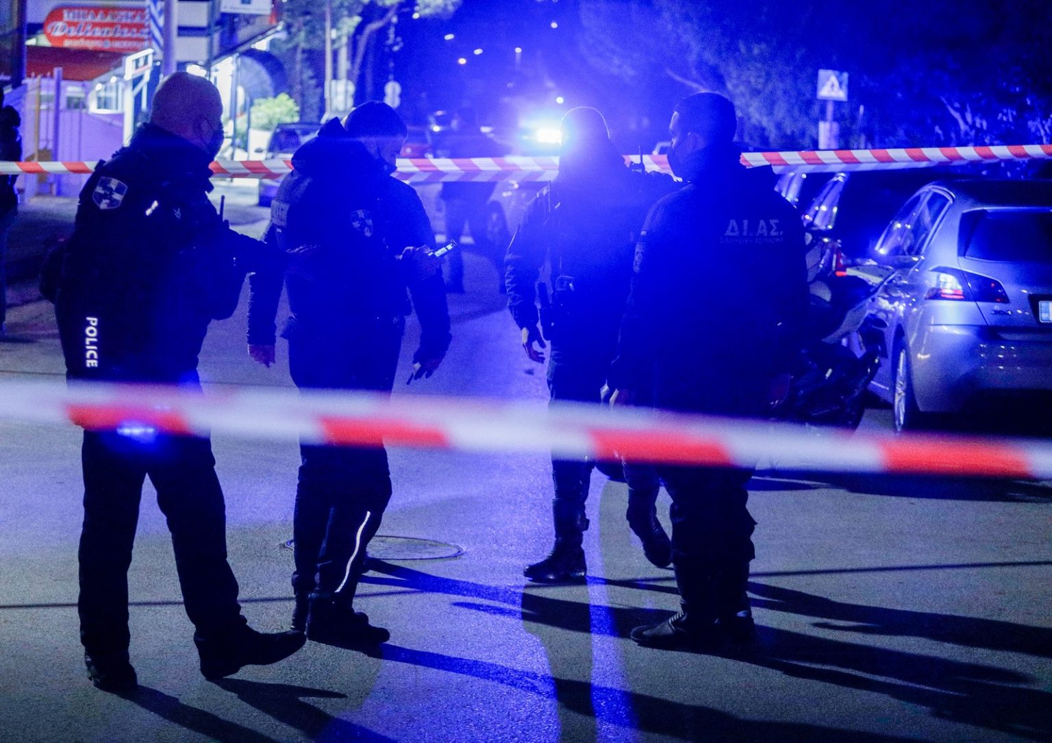 Θρίλερ στη Ραφήνα: Μητέρα και γιος εντοπίστηκαν νεκροί στο σπίτι τους ...