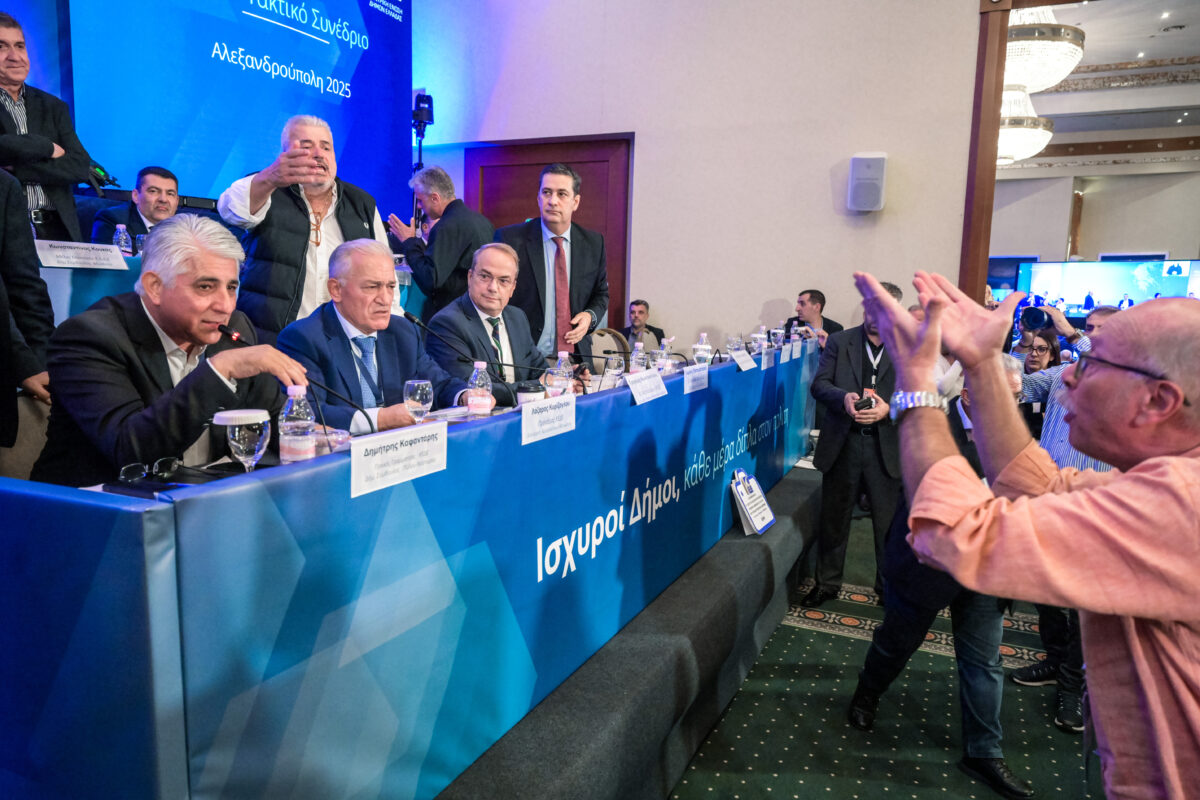 Ένταση στο συνέδριο της ΚΕΔΕ: Μόνος κερδισμένος ο Χ.Δούκας ...