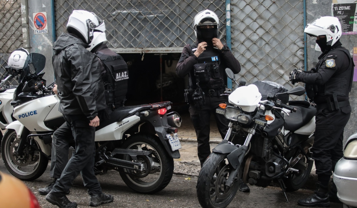 Για ένα κράνος ανήλικοι ξυλοκόπησαν άγρια έναν 16χρονο σε σχολείο του ...