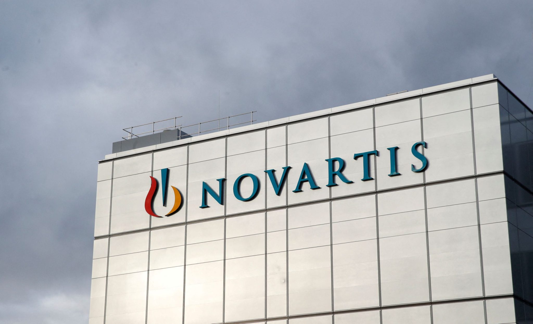Novartis: Δεσμεύτηκαν όλα τα περιουσιακά στοιχεία των δύο πρώην ...