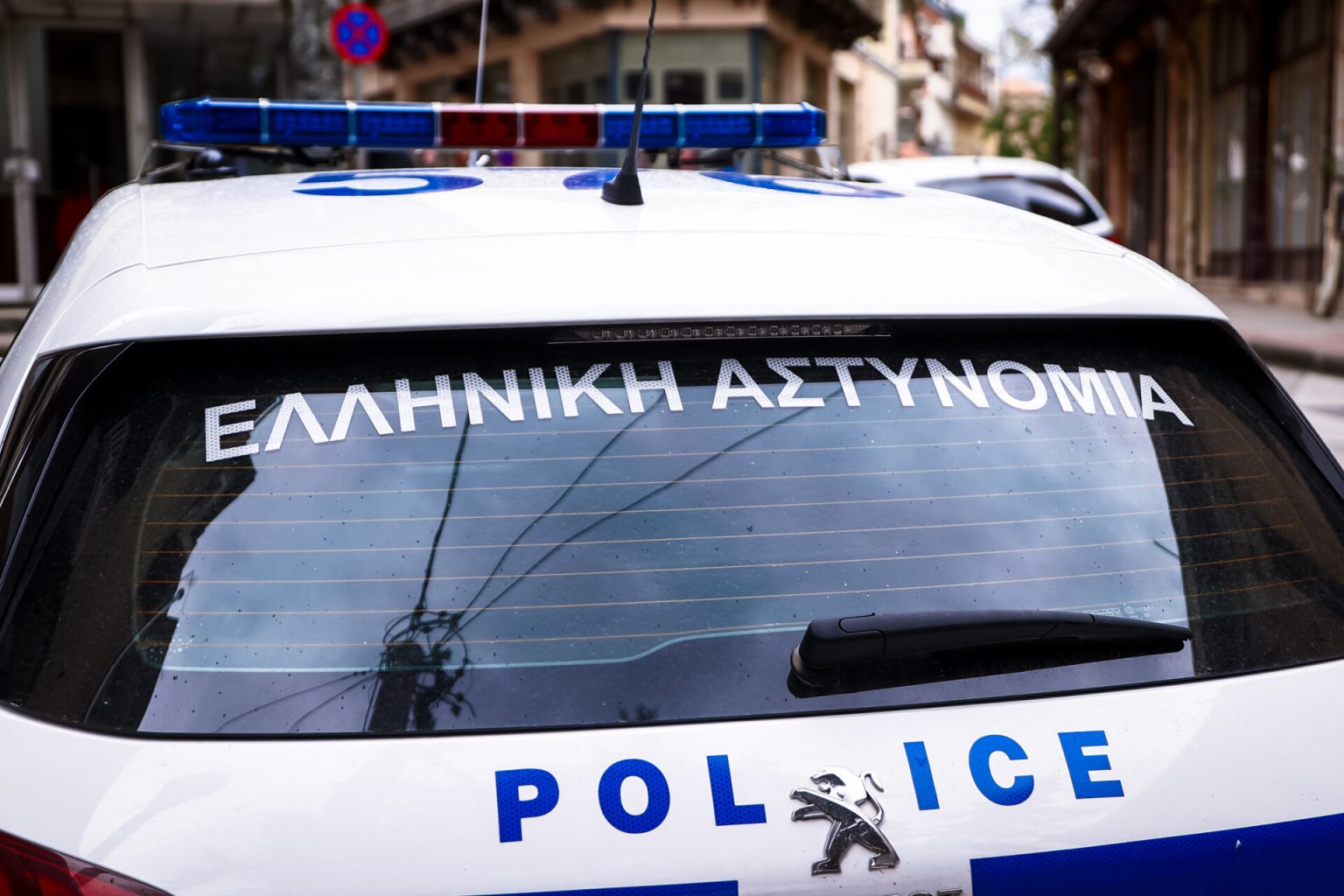 Πετράλωνα: Χειροπέδες σε 44χρονο αλλοδαπό που κυκλοφορούσε με πιστόλι ...